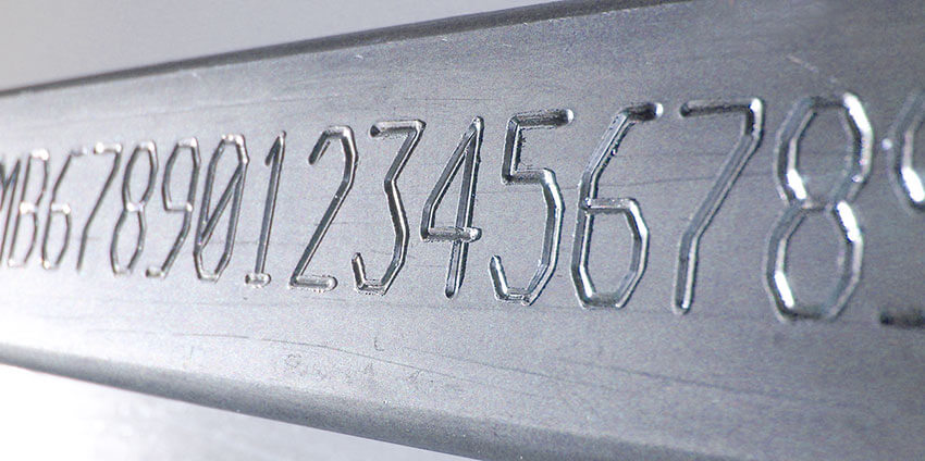 Laserbeschriftung von FIN-Codes zur Rückverfolgung der Fahrzeuge